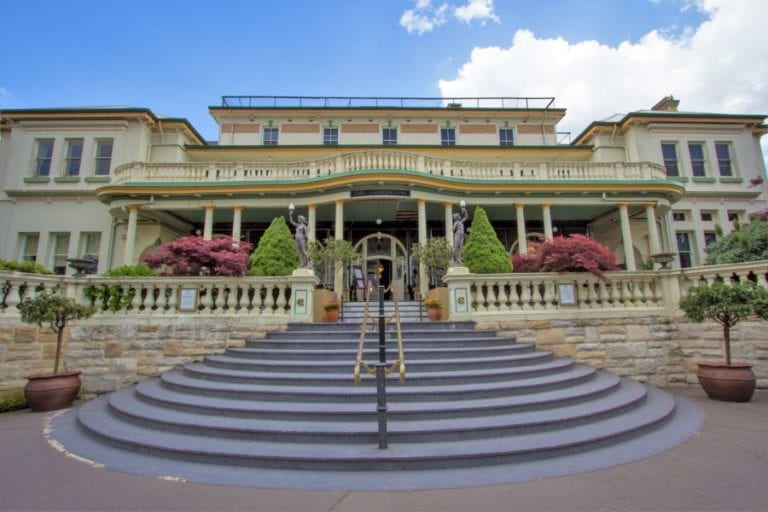 Carrington Hotel - Blue Mountains Explorer Bus